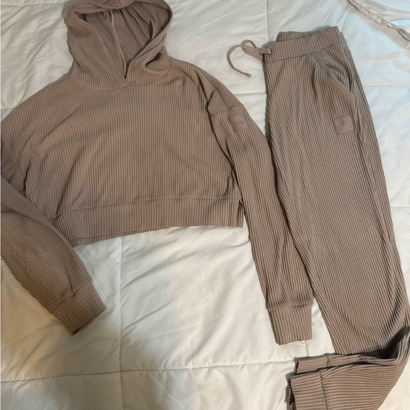 Pants & Jumpsuits | Alo Set | Poshmark